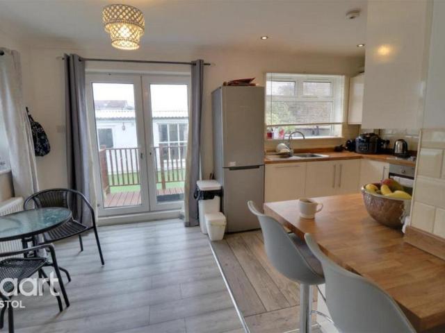 Allison Road, Bristol 4 bed semi detached house to rent £2,400 pcm £554 pw