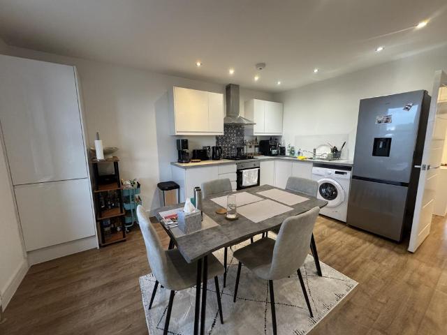 Allison Road, London W3 1 bed flat to rent £1,775 pcm £410 pw