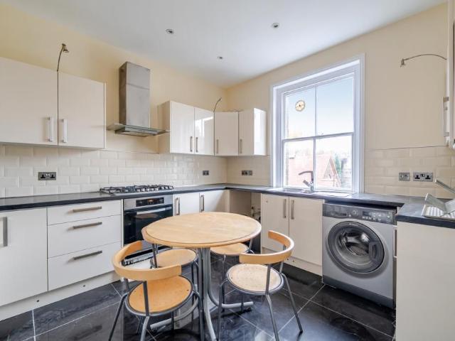 Allitsen Road, London NW8, 4 bed flat to rent, £4,000 pcm | PrimeLocation