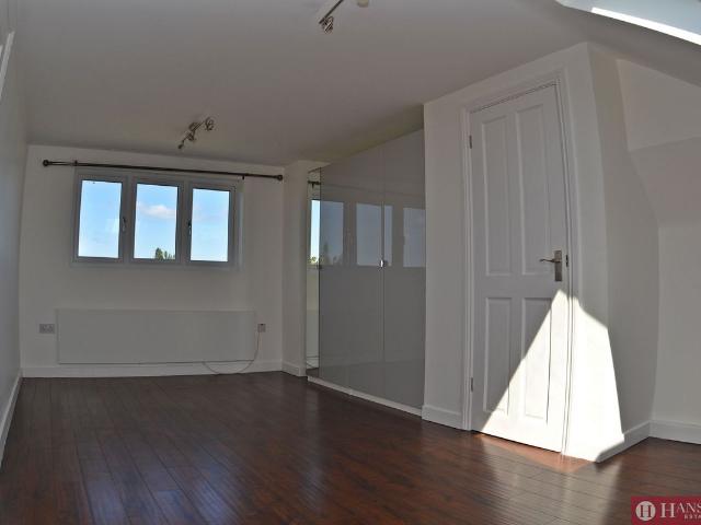 Alloa Road, Ilford IG3, 1 bed flat to rent, £1,400 pcm | PrimeLocation