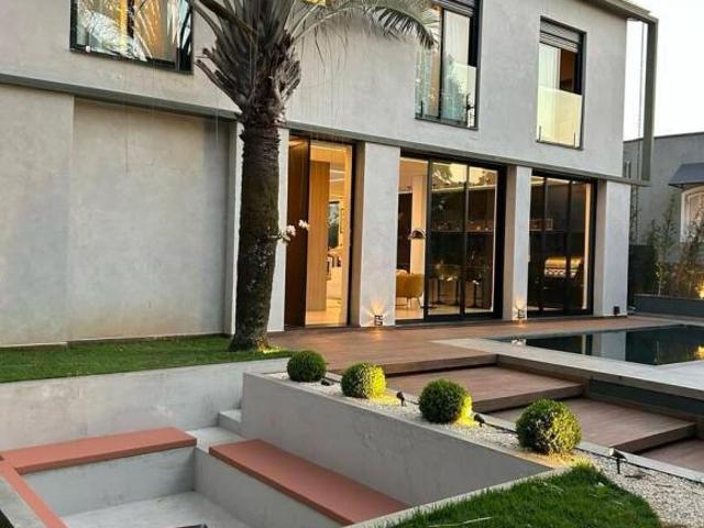 Alpha 9:Casa com 3 quartos/suites, 4 vagas, piscina Vini 11 96415 0603