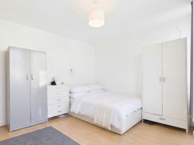 Alpha Grove, London E14, Room to rent, £1,100 pcm | PrimeLocation