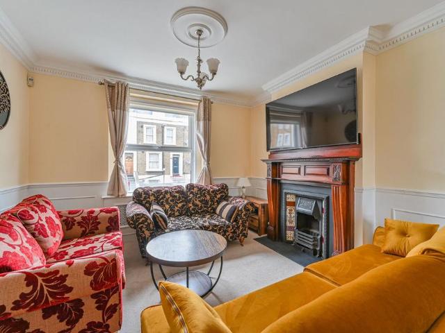 Alpha Road, New Cross, London, SE14 3 bed maisonette to rent £5,200 pcm £1,200 pw