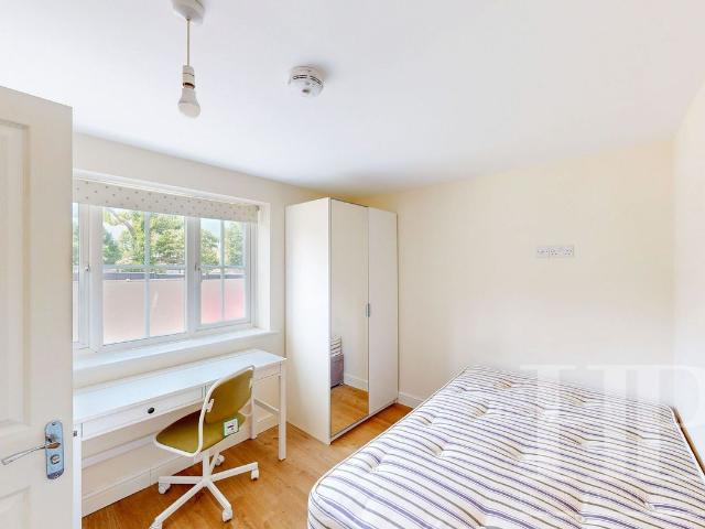 Alpha Road, Crawley RH11, Room to rent, £750 pcm | PrimeLocation