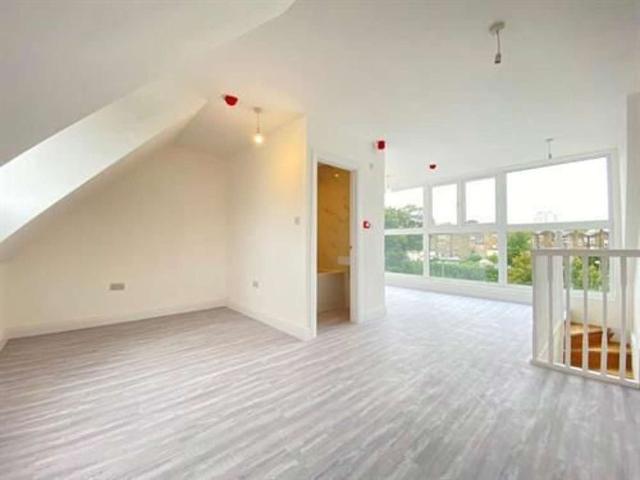 Alpha Road Room C Ensuite 2nd F Back