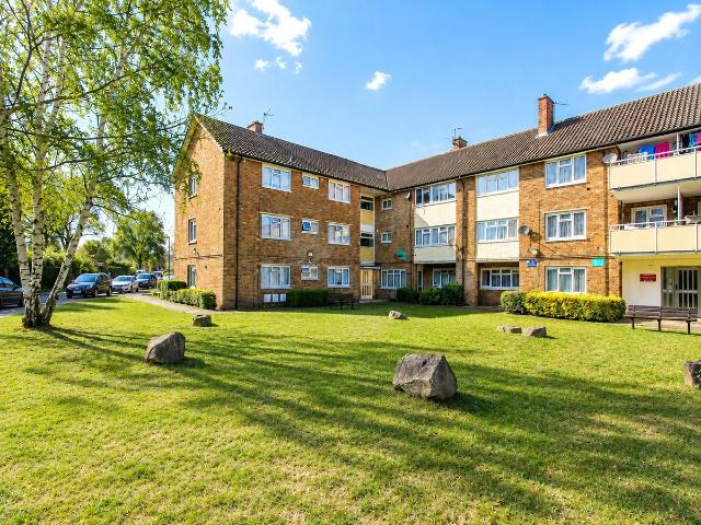 Alpha Road, Woking, Surrey GU22, 2 bed flat to rent, £1,600 pcm | PrimeLocation