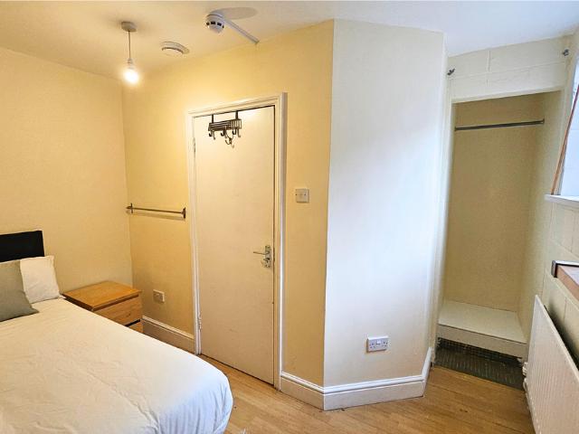 Alphabet Square, London E3, Room to rent, £750 pcm | PrimeLocation