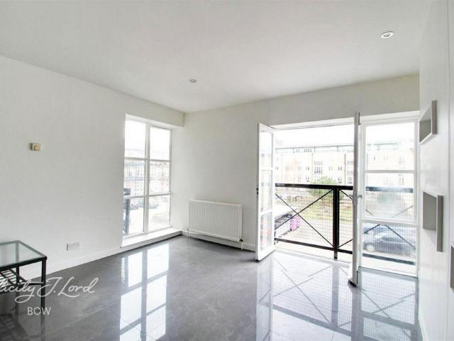Alphabet Square, London 2 bed flat to rent £1,900 pcm £438 pw