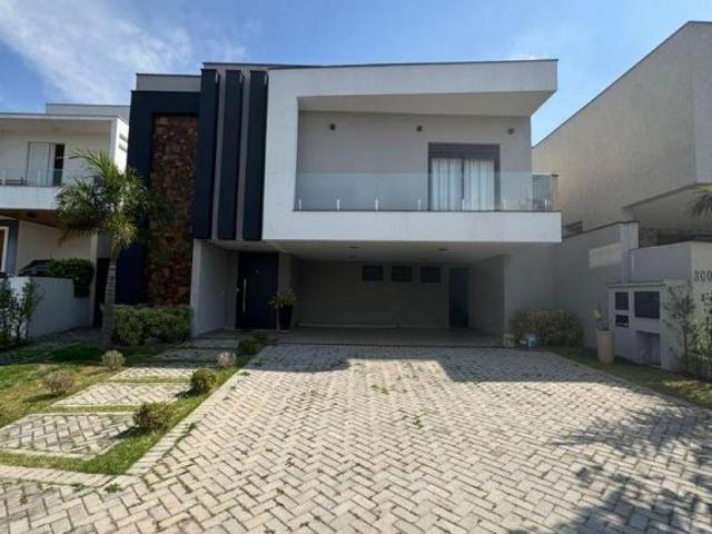 Alphaville Nova Esplanada – Casa Contemporânea com Piscina Privativa