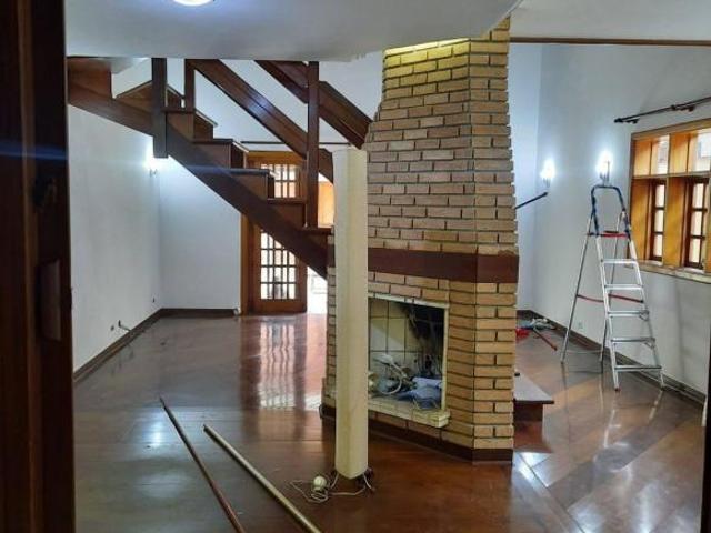 ALPHAVILLE, CASA COM 3 SUÍTES EM LOCALIZAÇÃO PRIVILEGIADA