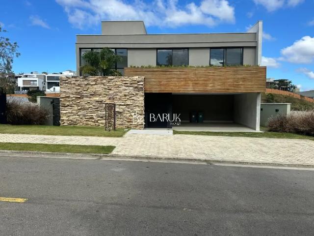 Alphaville, casa com 4 quartos, suites, planejados, 4 vagas, portaria 24hs, área de lazer completa