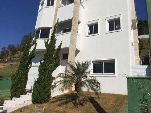 ALPHAVILLE, CASA COM 5 SUÍTES E MUITO VERDE