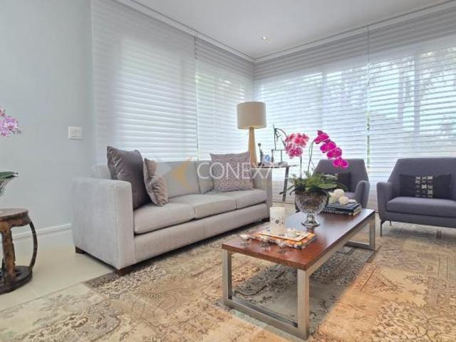 Alphaville Dom Pedro 1 | Casa com 4 suítes, piscina aquecida e excelente área go