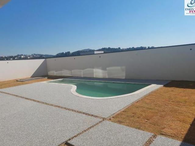 Alphaville Jundiaí | Casa Nova com 4 Suítes, Piscina e Preparação para Elevador