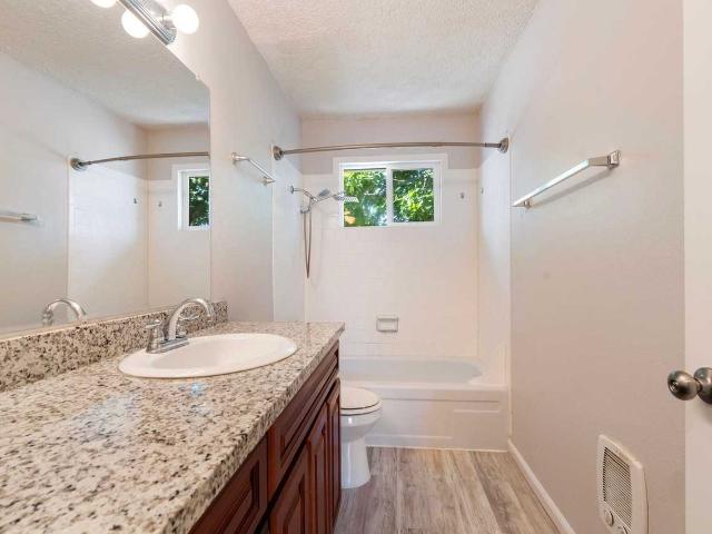 Alpine Crest 2 Bedroom Apartment for Rent at 22900 Ne Halsey St, Wood Village, OR 97060