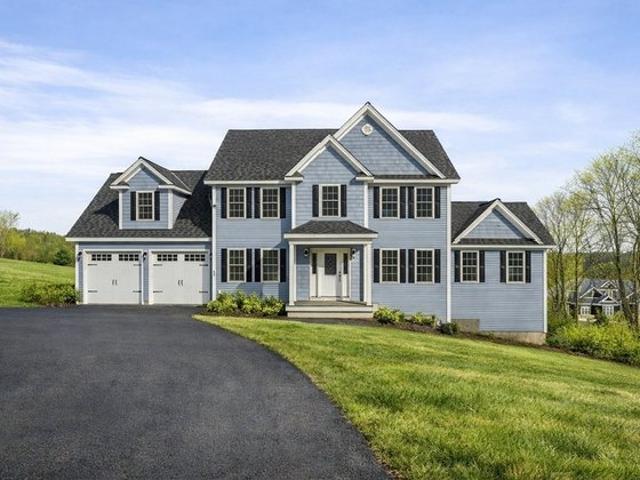 523 Alpine Rd Unit Applewood, Fitchburg, MA 01420