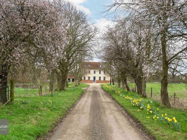 Alresford CO7 6 bed detached house to rent £3,100 pcm £715 pw
