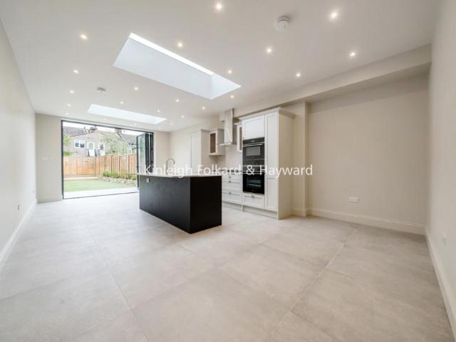 Alston Road, London, SW17 4 bed house to rent £4,200 pcm £969 pw