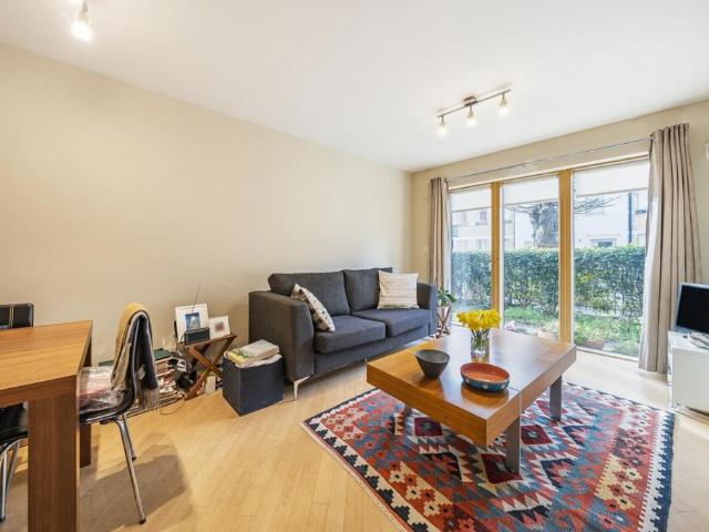 Alt Grove, Wimbledon, London, SW19 1 bed flat to rent £2,100 pcm £485 pw