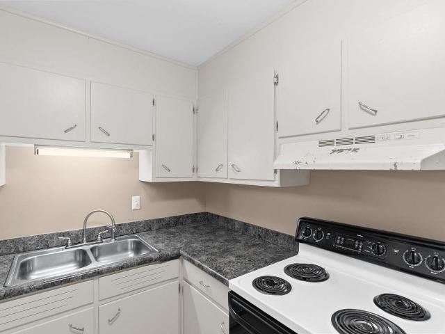 Altamont Cliffs 2 Bedroom Apartment for Rent at 1300 Altamont Way, Birmingham, AL 35205 Highland Park