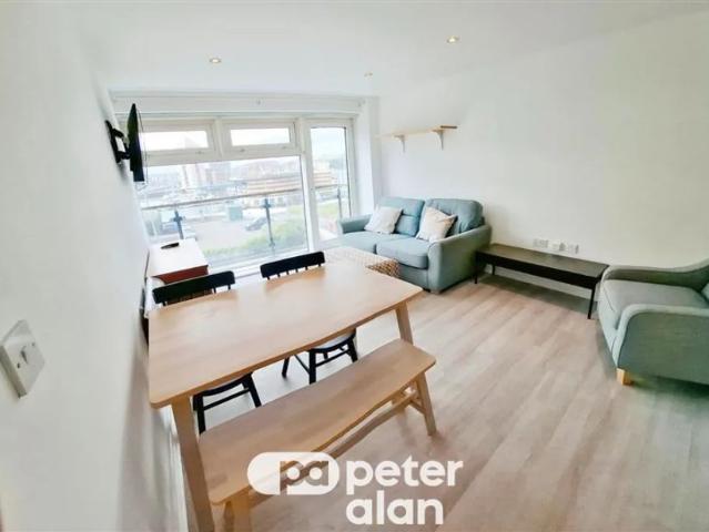 Altamar Apartments