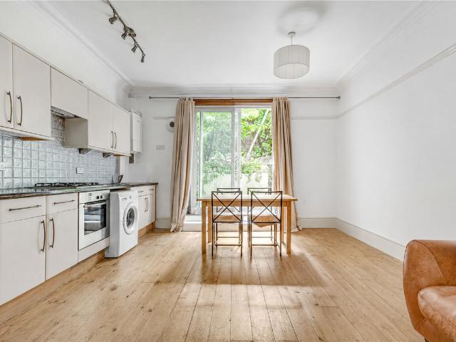 Altenburg Gardens, London SW11, 1 bed flat to rent, £2,100 pcm | PrimeLocation