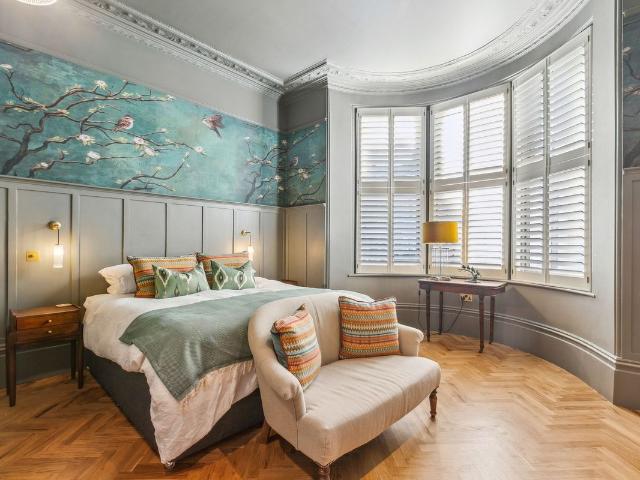 Altenburg Gardens, London SW11, 3 bed flat to rent, £7,000 pcm | PrimeLocation