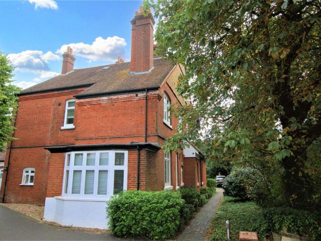 Althorp Road, St.Albans AL1, 2 bed flat to rent, £2,100 pcm | PrimeLocation
