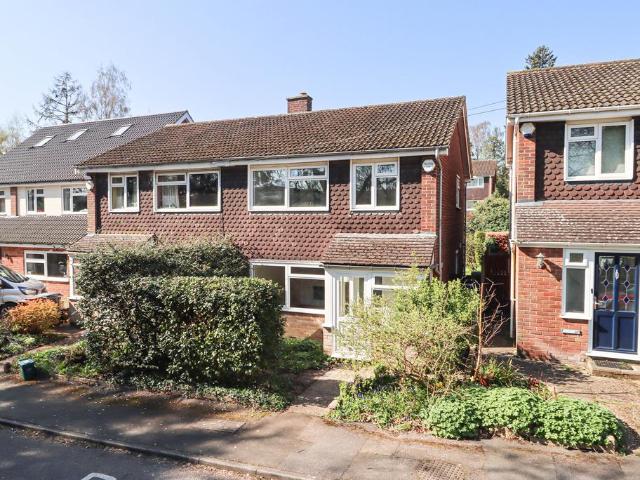Althorp Road, St Albans, AL1 3 bed semi detached house to rent £2,650 pcm £612 pw