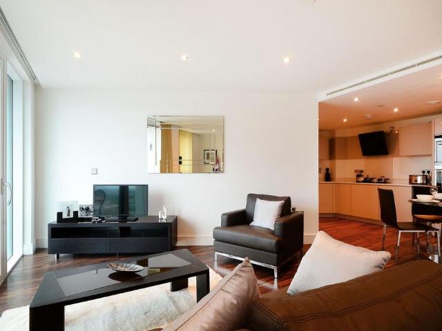 Altitude Point, Alie Street, E1. 2 bed flat to rent £5,000 pcm £1,154 pw