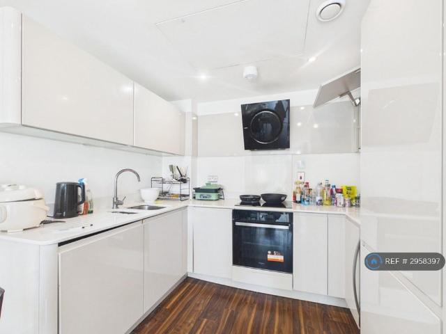 Altitude Point, London, E1 1 bed flat to rent £2,695 pcm £622 pw