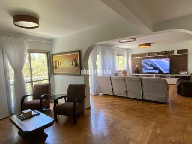 Alto da Boa Vista Apartamento em excelente localização