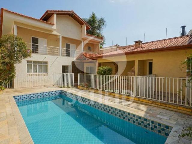ALTO DA BOA VISTA. CASA COM PISCINA E 5 SUITES
