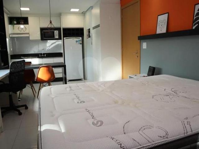 Alto da Glória Studio mobiliado com 1 vaga coberta e livre 26,46m2