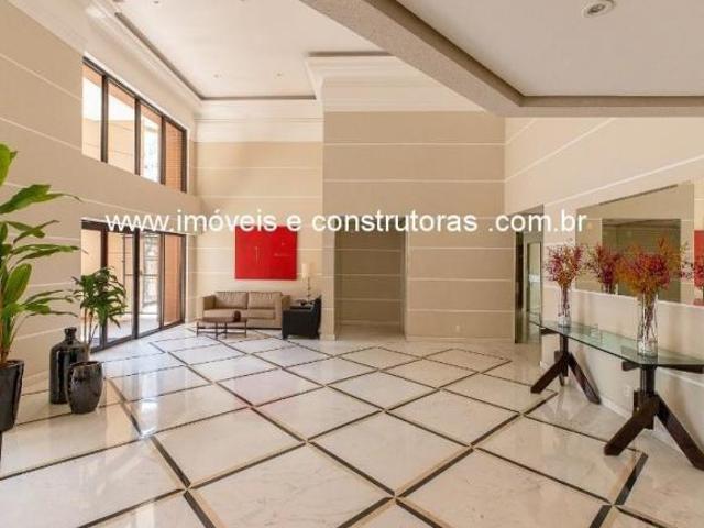 Alto da Lapa 247 m² 4 suítes 4 vagas Piscina aquecida Entregue em 2003