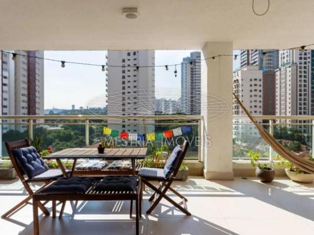 Alto de Pinheiros | Apto impecável | Com 211 m² | 3 suítes | 3 vagas + depósito!