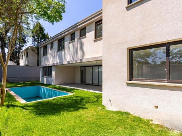 Alto Padrão 4 Suítes e 686m Sofisticação e Conforto Oportunidade Unica / Condomino Lilos Village