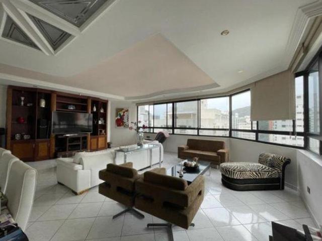 Alto padrão. Três dormitórios com suítes, mobiliado, lazer c