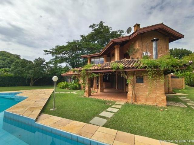 Alto Padrão com 426m² | 3 Suítes | Piscina Aquecida | Ao Lado do Golfe