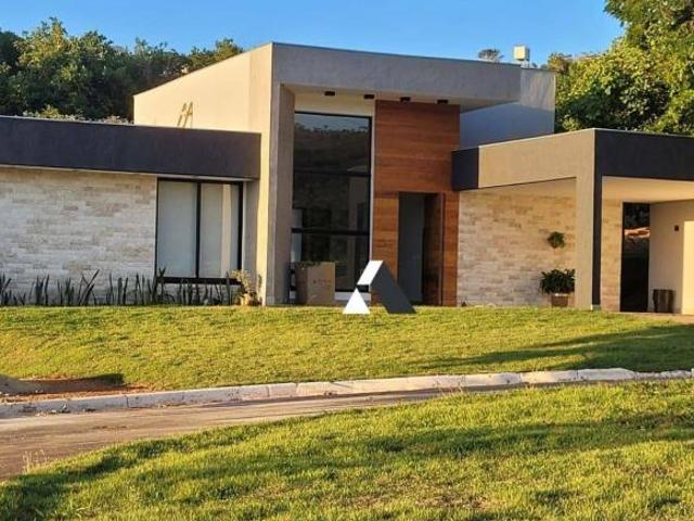 ? Alto padrão com 6 vagas e projeto moderno