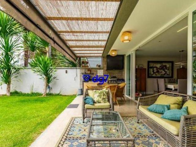 Alto Padrão com Quintal e Piscina – Localização Privilegiada Próxima ao Brooklin