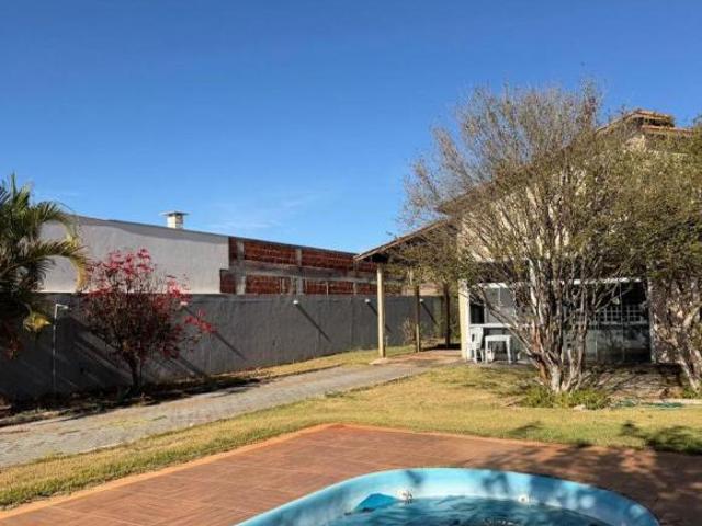 Alto Padrão Completo: 4 Suítes, Closet, Piscina, Área Gourmet e Pomar