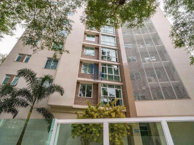 Alto padrão e sofisticação neste elegante apartamento no Bigorrilho