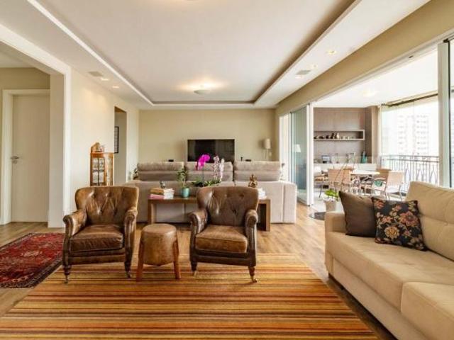 Alto padrão em Perdizes, são 230m² de estilo e vista livre. 3 Suítes e 5 vagas de garagem