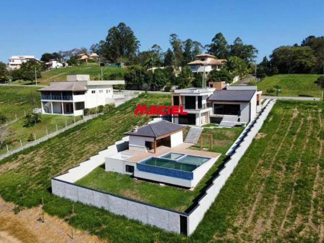 Alto Padrão! Linda casa no Condomínio Recanto Santa Bárbara Jambeiro 4 quartos / 3 suítes / pisc