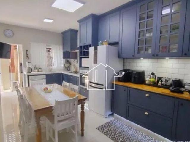 Alto Padrão no bairro Reserva do Bosque 3 dormitórios, sendo uma suíte com closet Piscina 181m