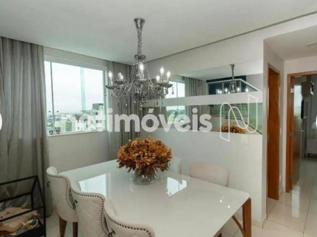 Alto Padrão no Cabral: Cobertura 2 Quartos com Suíte e Vista Panorâmica!