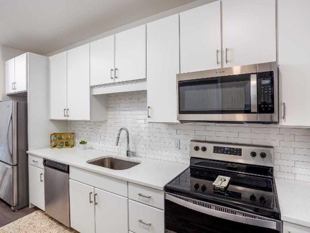 Alton Heights 1 Bedroom Apartment for Rent at 4111 Broadway, Kansas City, MO 64111 Old Westport