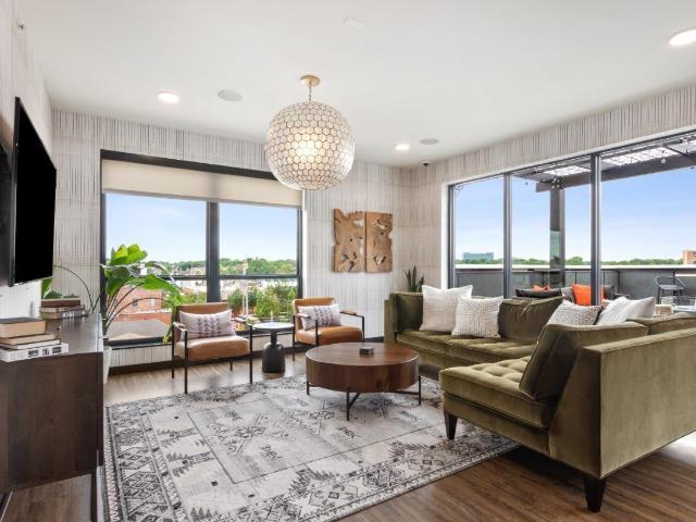 Alton Heights 1 Bedroom Apartment for Rent at 4111 Broadway, Kansas City, MO 64111 Old Westport