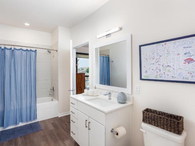 Alton Heights 1 Bedroom Apartment for Rent at 4111 Broadway, Kansas City, MO 64111 Old Westport